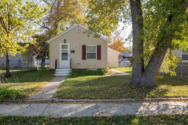 Charming Small House for Rent at a Great P... - 105 18th St SE Minot ND ...