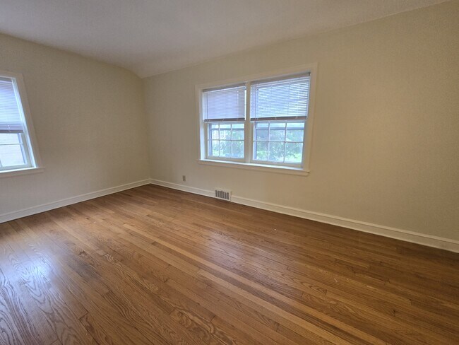 9110 W North Ave - 9110 W North Ave Wauwatosa WI 53226 | Apartment Finder