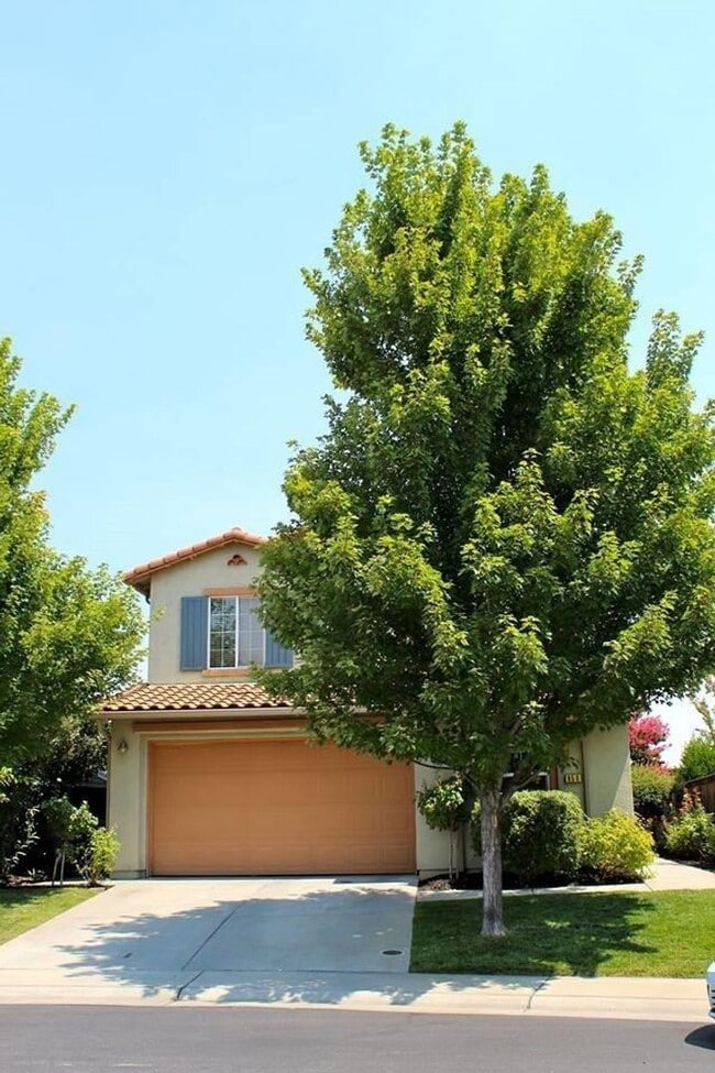 Whitney Ranch 4 Bed Home with Modern Kitch... - 959 Campfire Cir ...