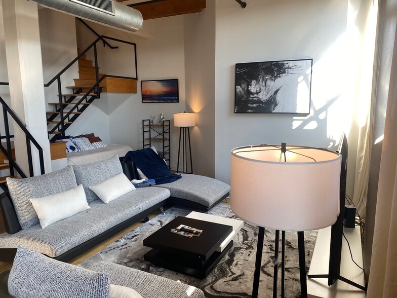 215 W Maple St - 215 W Maple St Milwaukee WI 53204 | Apartment Finder