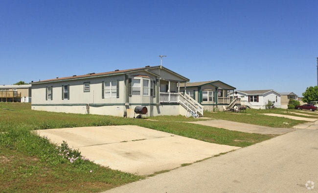 Horseshoe Village - 102 Horseshoe Loop Liberty Hill TX 78642 ...