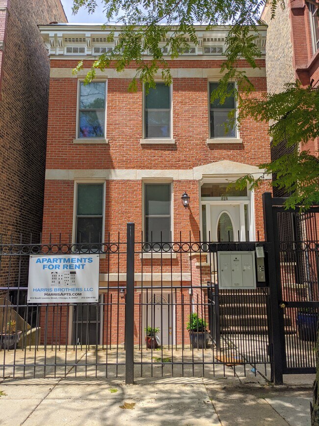 Harris Point Chicago - 828 S Loomis St Chicago IL 60607 | Apartment Finder