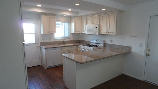 Single-Story; 4 BR; 2 BA Home w/ 2 car garage - 2646 N Hartman St ...