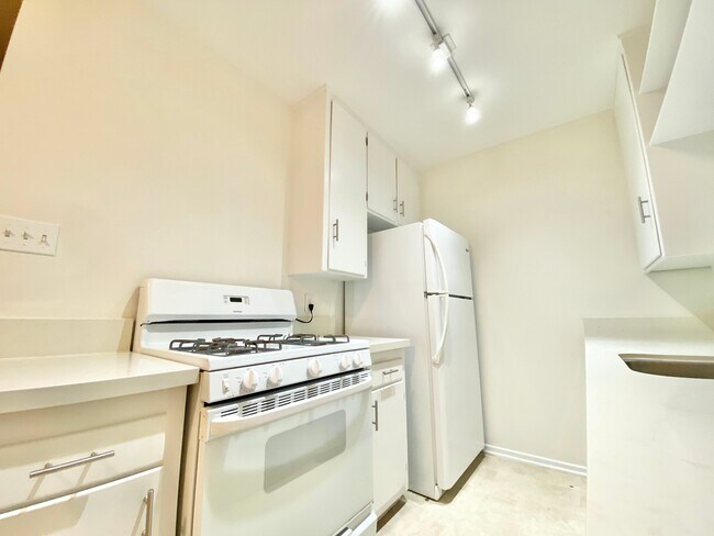 1227 11th St - 1227 11th St Santa Monica CA 90401 | Apartment Finder