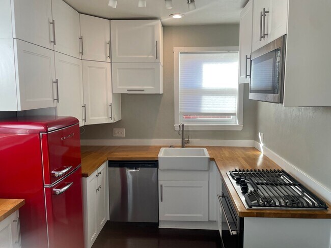 Two unit building with shared laundry and ... - 57 Waldorf St ...