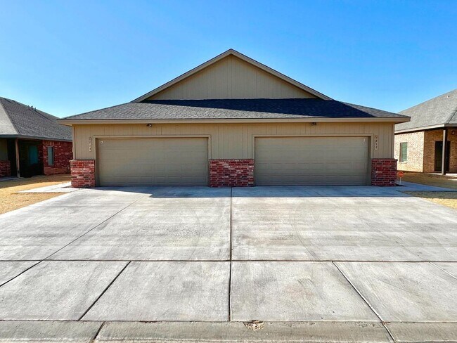 Luxury Duplex in Coveted Cooper ISD, Lubbock - 1717 102nd St Lubbock TX ...