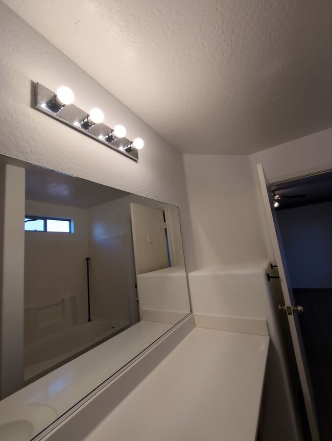 Charming 3 bedroom w/ Den home, ready for immediate move-in! - 1634 E ...