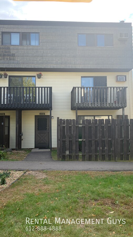 Very nice 1 Bed 1 Bath Condo! Pool and Gar... - 7254 72nd Ln N Brooklyn ...