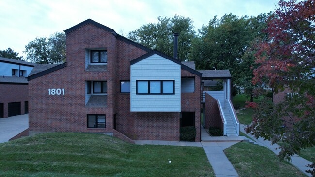 Luxurious 2-Bedroom Apartments with Modern Flair and Parkside Living ...