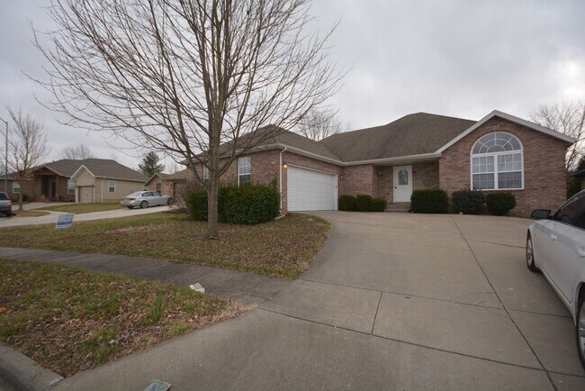 Gorgeous House in Copper Leaf subdivision ... - 606 Thorn Hill Nixa MO ...
