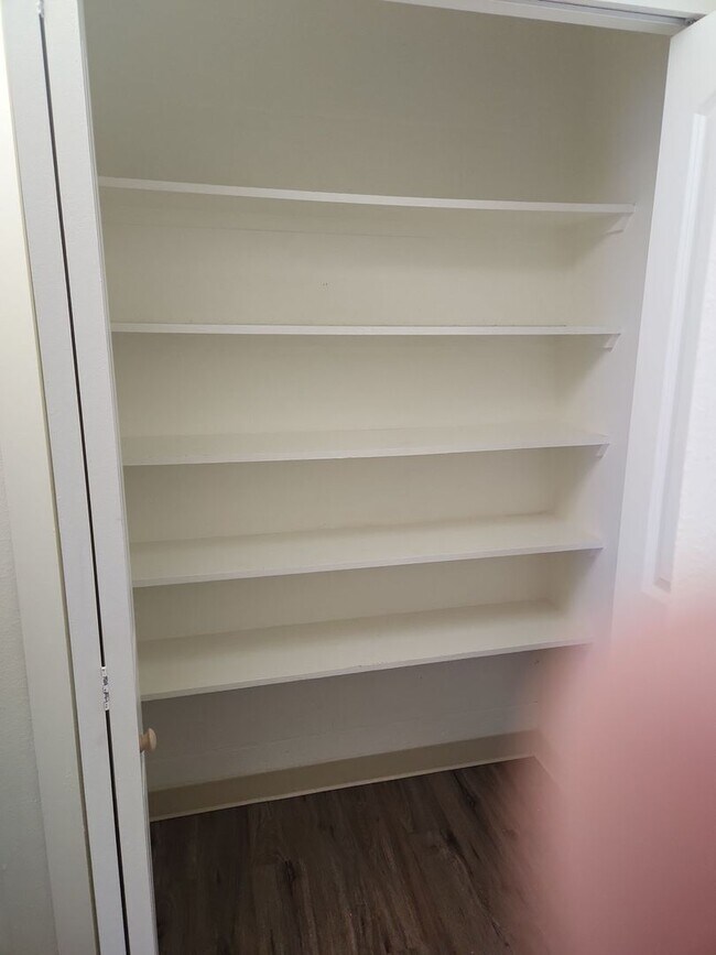 Extra Large one bedroom unit AVAILABLE NOW! - 337 Ululani St Hilo HI ...