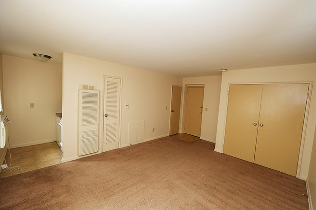 Clintonville Commons - 4030 N High St Columbus OH 43214 | Apartment Finder