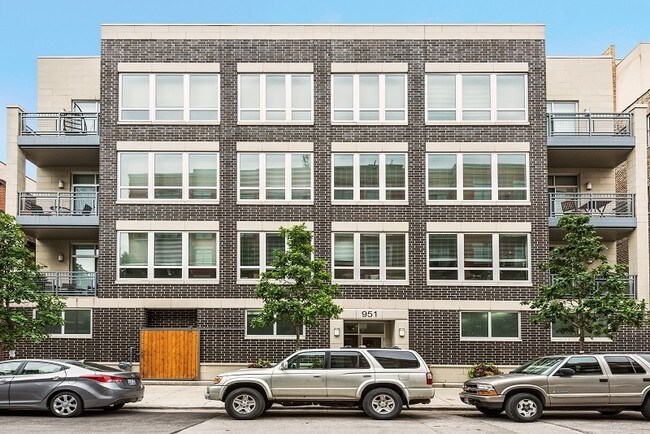 Huron Place - 951 W Huron St Chicago IL 60642 | Apartment Finder