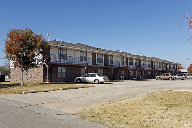 Cimarron West Apartments - 605 S Cimarron Rd Tuttle OK 73089 ...