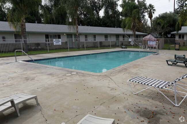 Hampton Court - 508 The Terrace Redlands CA 92374 | Apartment Finder