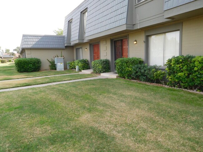 Available Now!! 3BEDS/2BATH LARGE TOWN-HOM... - 2022 W Highland Ave ...