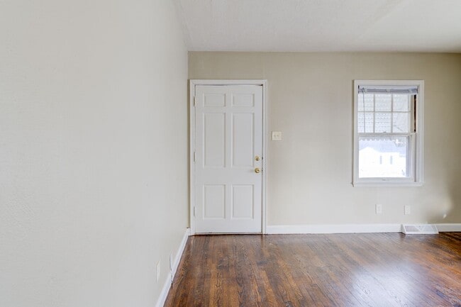 Cute 2 bedroom single family house in Bel-nor with attached garage ...