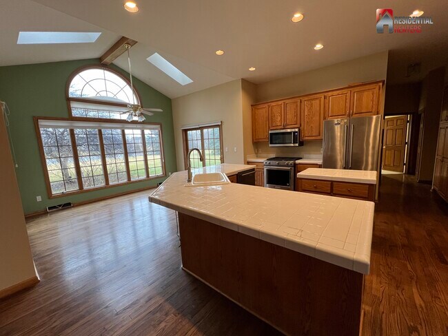 11020 N Brighton Pl - 11020 N Brighton Pl Mequon WI 53097 | Apartment ...