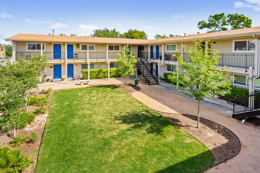 The Monarch - 1249 N Lbj Dr San Marcos TX 78666 | Apartment Finder