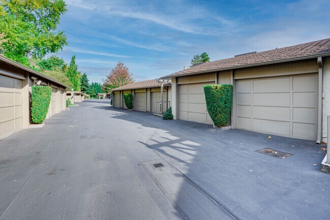 6540 Park Point Lane NE C304 Seattle, WA 9... - 6540 Park Point Ln NE ...