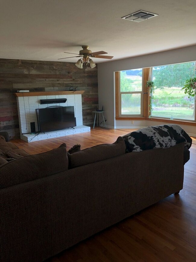 House with pastures in Loma Rica - 12392 Littlefield Rd Marysville CA ...
