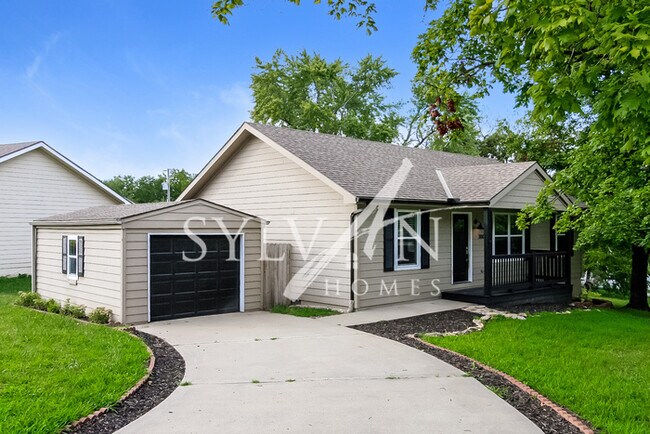 Updated 3BR Home Waiting For You! - 300-303 3 St Ferrelview MO 64163 ...