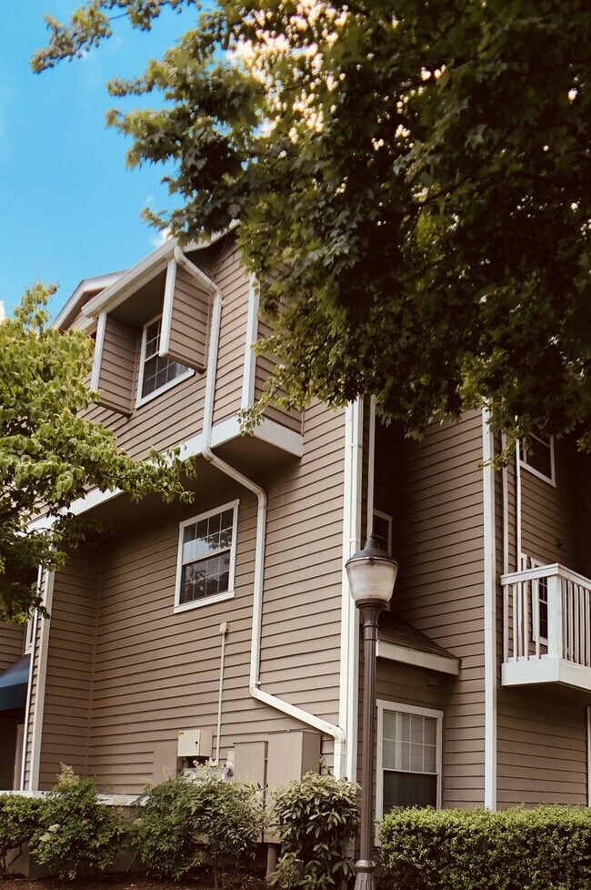 Beautiful upgraded 2-story condo. Walk to ... - 5716 Chapman Mill Dr ...