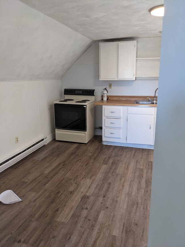 40 Grover St - 40 Grover St North Providence RI 02911 | Apartment Finder