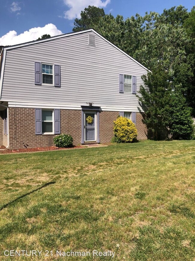 4 br, 2.5 bath House - 1045 Old Denbigh Bo... - 1045 Old Denbigh Blvd ...