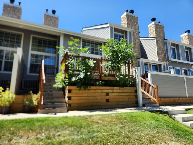 Fully Remodeled Townhouse Steps from Hidde... - 6858 Zenobia St ...