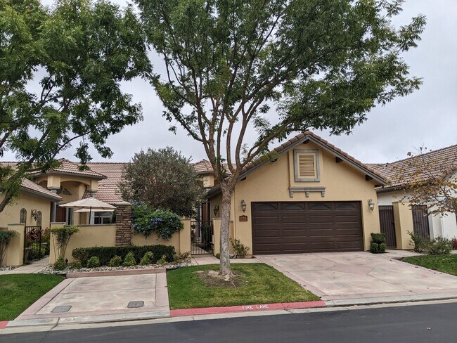 Luxurious and modern 2 bedroom home in the... - 570 W San Jose Ave ...