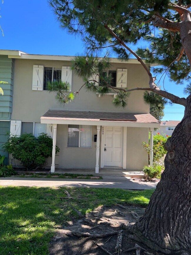 Downstairs End Unit Townhouse- OPEN HOUSE... - 9599 Kensington Dr ...