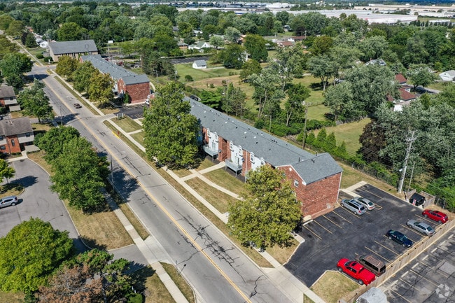 Lincoln Village - Columbus, OH | Apartment Finder