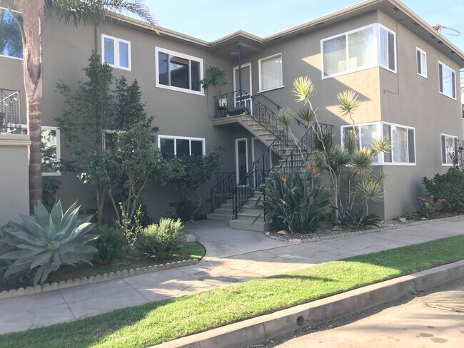 STUNNING 2 BEDROOM ON THE OCEAN - 3930 E 1st St Long Beach CA 90803 ...