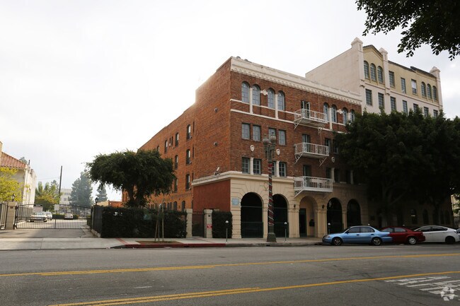 Hope Manor - 1332 S Hope St Los Angeles CA 90015 | Apartment Finder