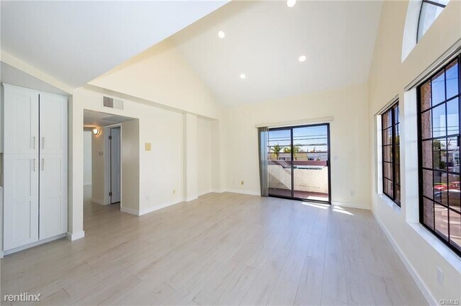 2 br, 2 bath Condo - 7750 Laurel Canyon Bl... - 7750 Laurel Canyon Blvd ...