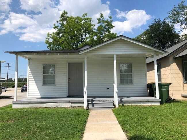 ~APPLICATION PENDING~AFFORDABLE WESTSIDE HOME - 3520 Haslam Ave ...