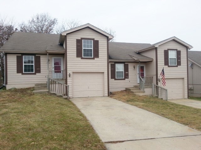 fall in love with this spacious duplex - 7424 N Hunter Ct Kansas City ...
