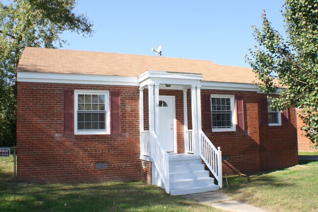 PRISTINE BUNGALOW IN SANDSTON - 13 Monterey Ave Sandston VA 23150 ...