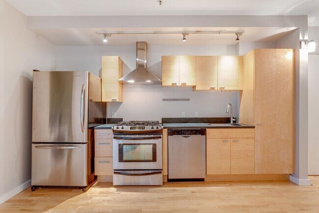 Amazing One Bedroom + den Condo in Logan C... - 1125 11th St NW ...