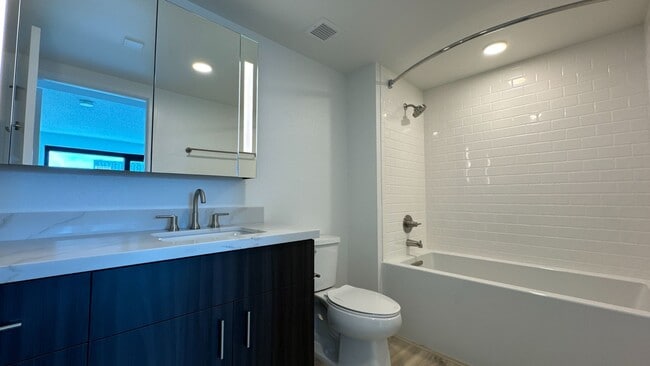 Epitome of modern urban living in the vibrant heart of Kaka'ako 2 Bed 2 ...