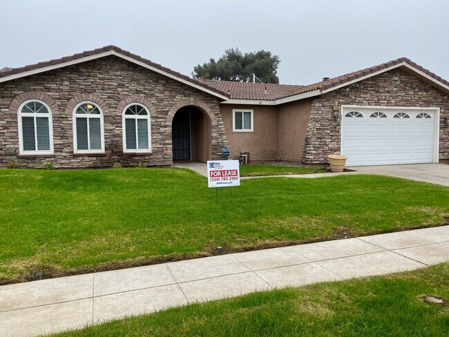 $2,300 Shaw & Gates 4 Bedroom - N. Carlsba... - 5306 N Carlsbad Ave ...