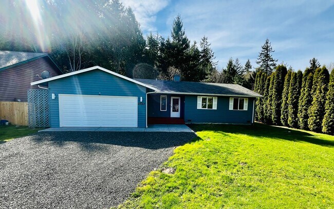 Newly Updated Rambler Within Walking Dista... - 37068 Bay St NE ...