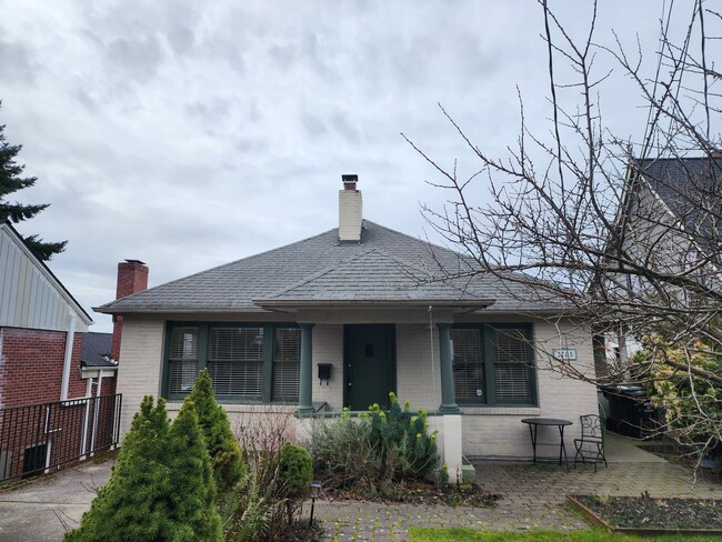Spacious 3BR/3BA in Sought- After Queen Anne Location - 2705 11th Ave W ...