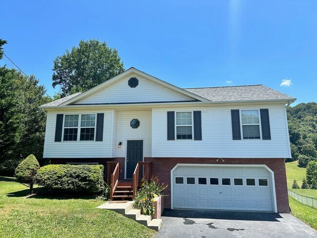 FALL SPECIAL! 3 bed/2bath in Jonesborough,... - 153 Meadowlark Drive ...