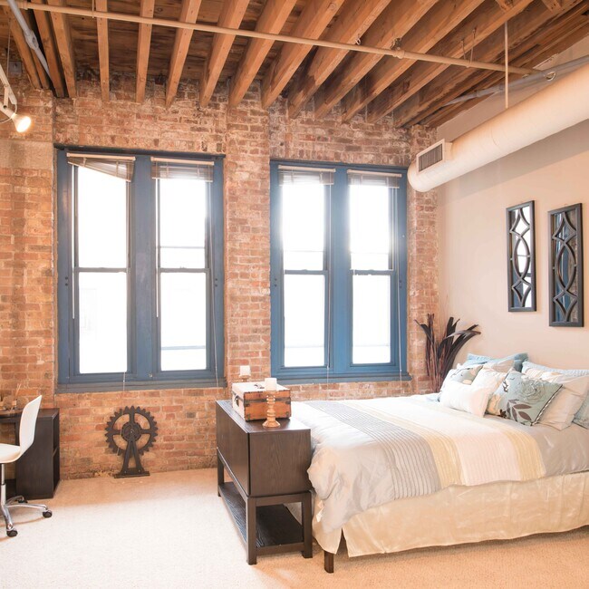 Cobbler Square Lofts - 1350 N Wells St Chicago IL 60610 | Apartment Finder
