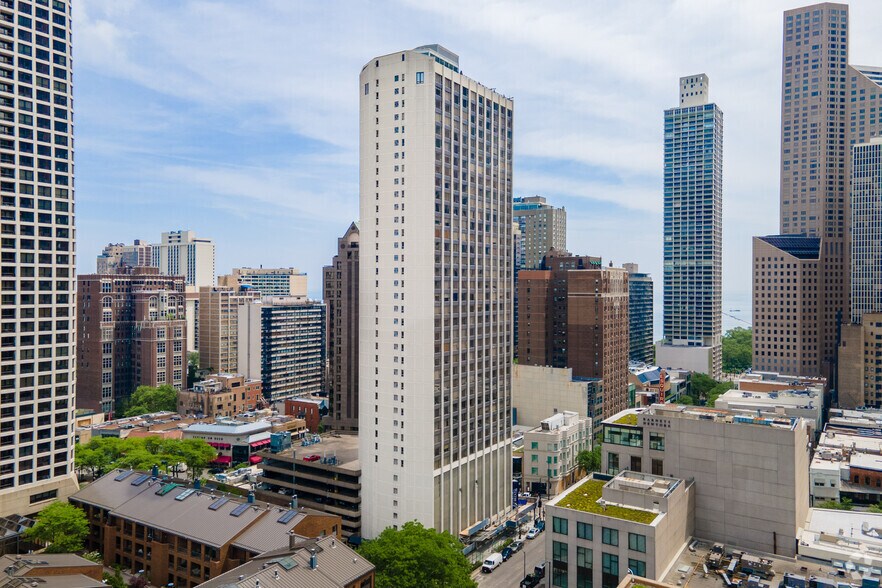 Two East Oak - 2 E Oak St Chicago IL 60611 | Apartment Finder