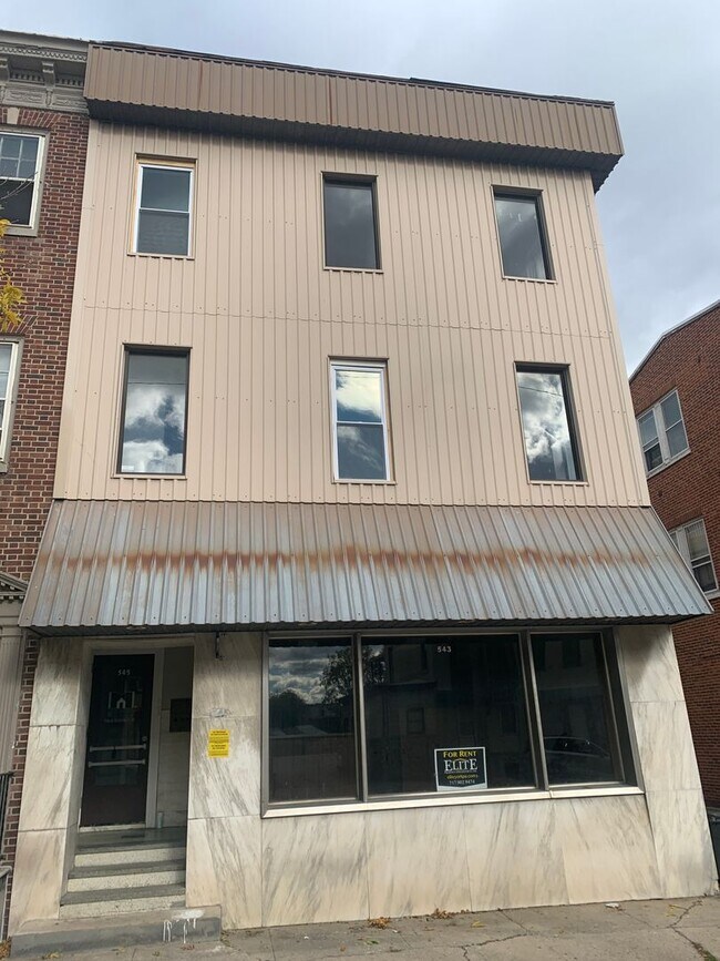 Efficiency/Studio Room 2nd Floor Parking Y... - 545 W Market St York PA ...
