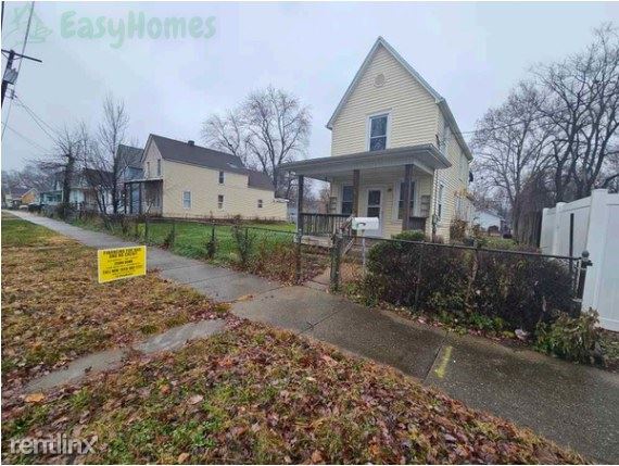 2 br, 1 bath House - 928 South Matthew Street - 928 S Matthew St Peoria ...