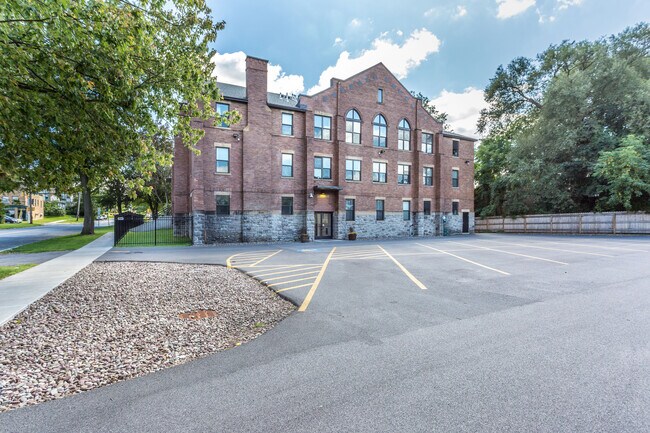The Geddes - 1700 W Genesee St Syracuse NY 13204 | Apartment Finder